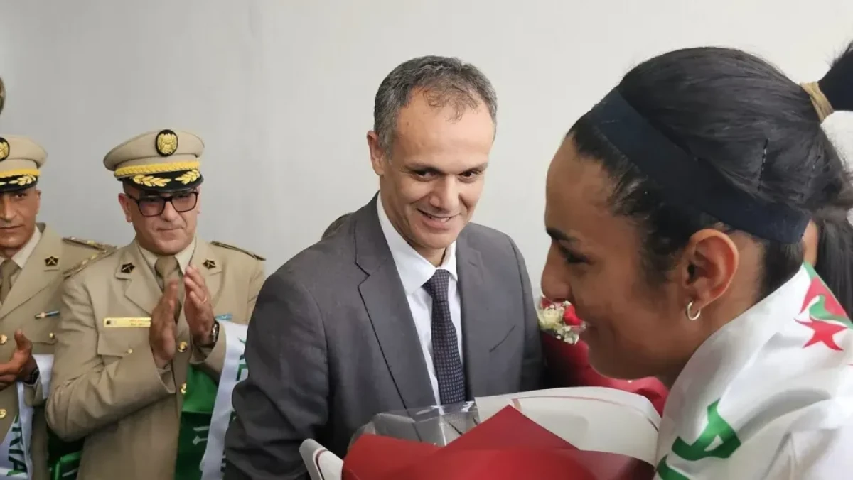 أبطال الجزائر يعودون إلى أرض الوطن (فيديو) - رياضة : الخبر