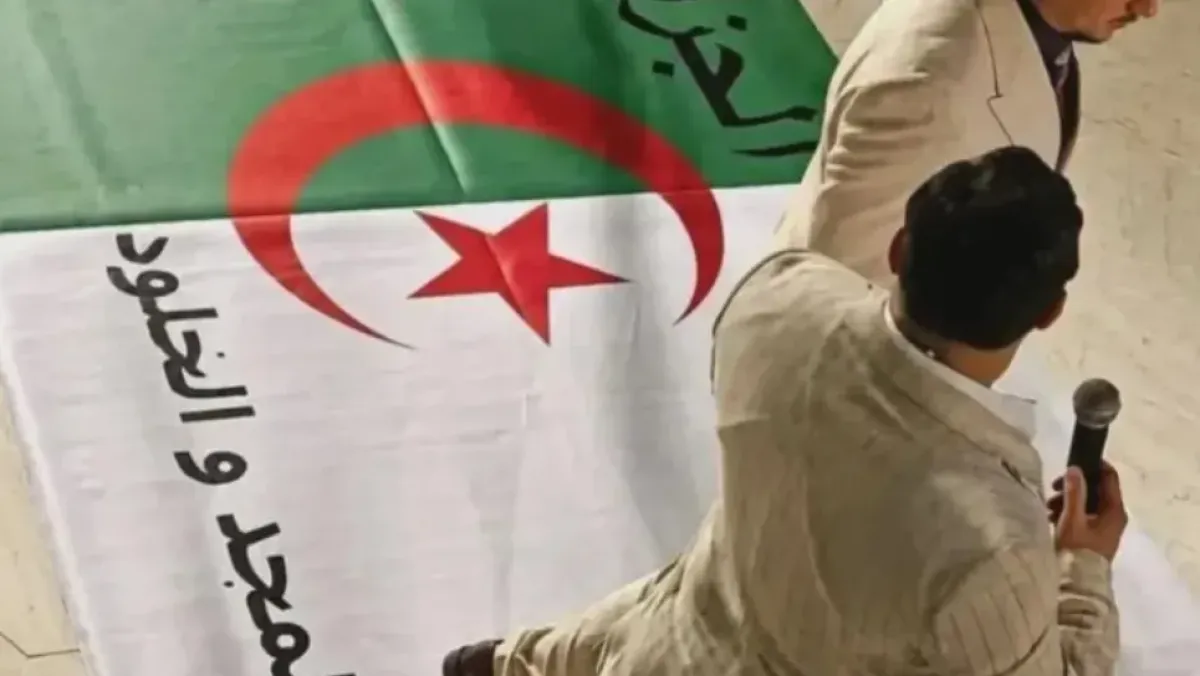 Mesure stricte après un incident de profanation du drapeau national ...